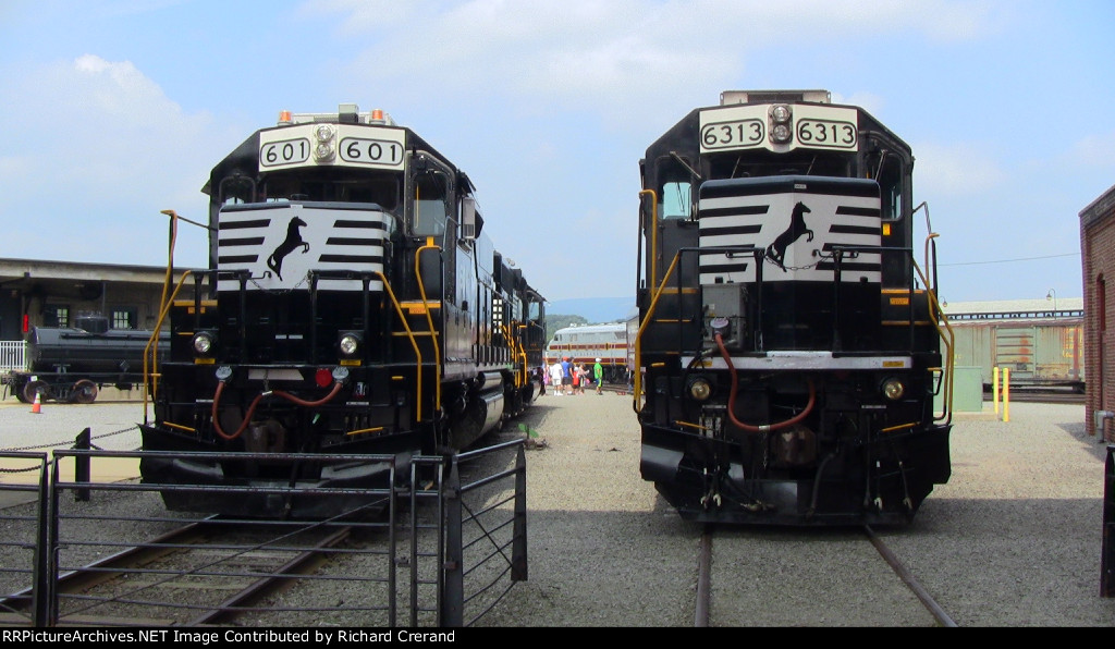 GPTEB 601 and SD40E 6313